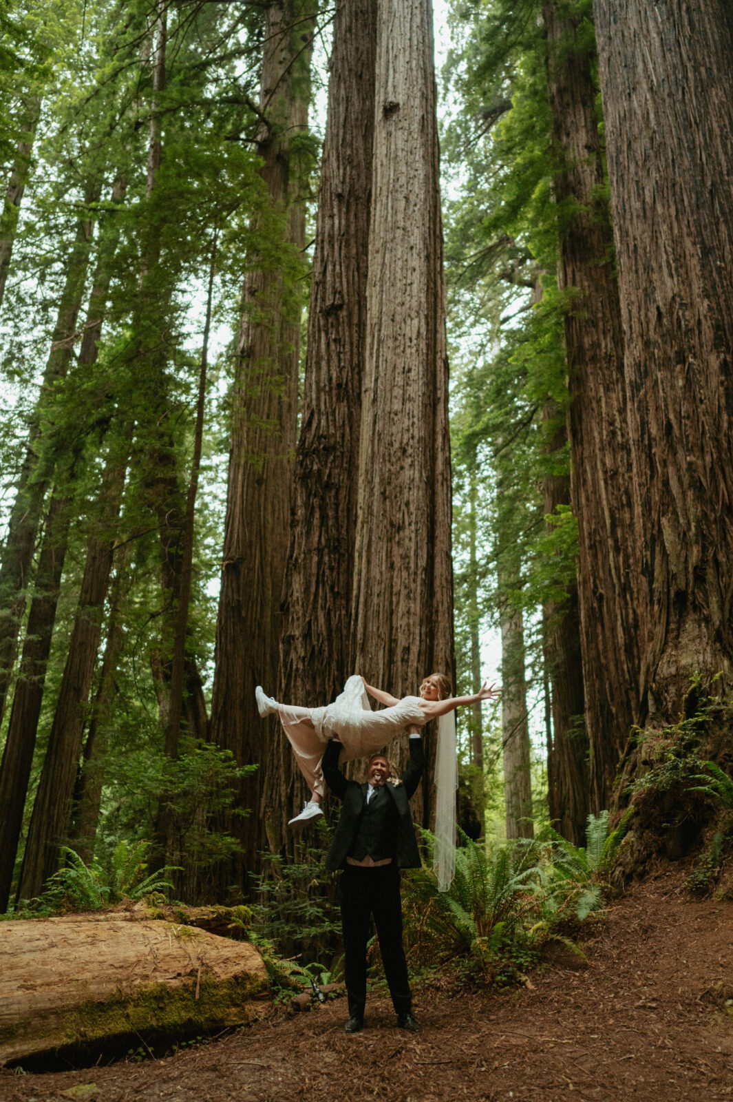 Intimate Redwoods National Park Elopement - rileyjeanphoto.com